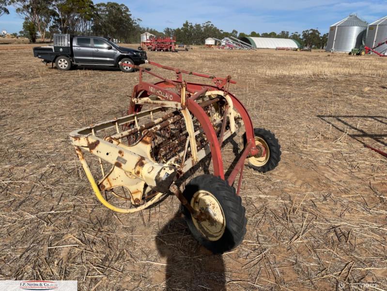 Lot 25 - New Holland rolabar super 56 hay rake | AuctionsPlus