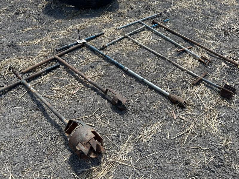 Lot 139 - Hand digging tools | AuctionsPlus
