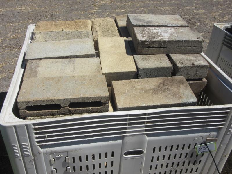 Lot 239 - Bessa bricks & sandstone brick mix | AuctionsPlus