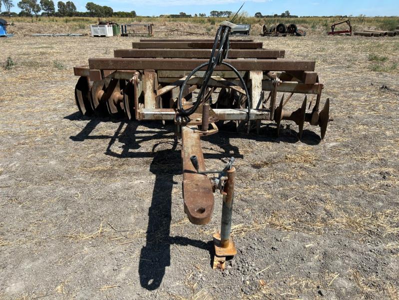 Lot 26 - Trailing Offset Disc Plough | AuctionsPlus