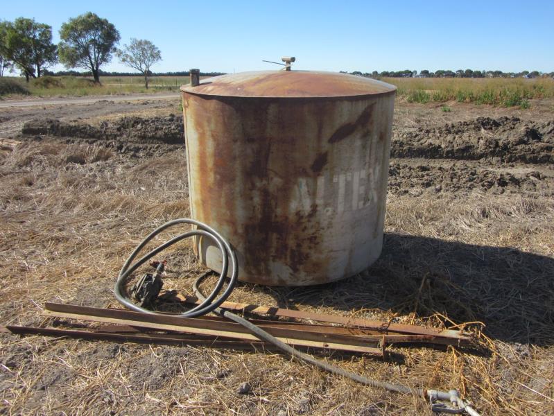 Lot 85 - Overhead Diesel tank with legs detached | AuctionsPlus