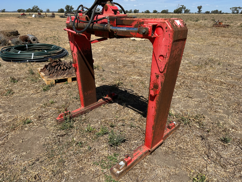 Lot 129 - Brick grab | AuctionsPlus