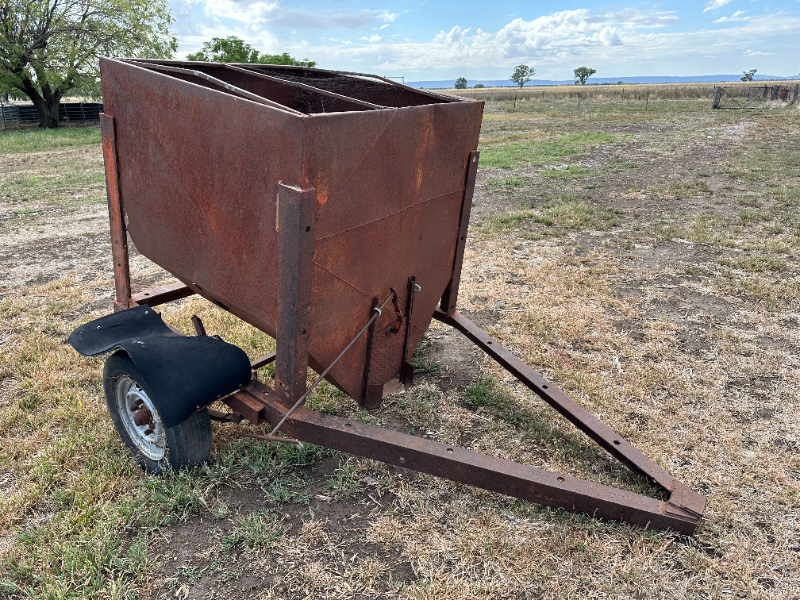 Lot 144 - Sheep feed-out cart | AuctionsPlus
