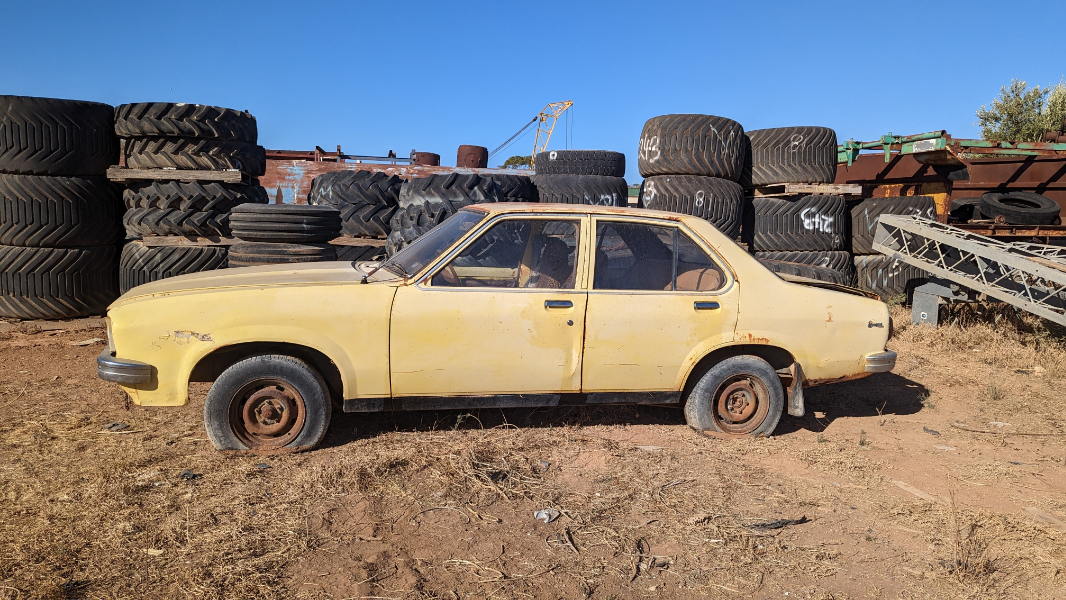 Lot 13 - Yellow Sunbird Holden | AuctionsPlus