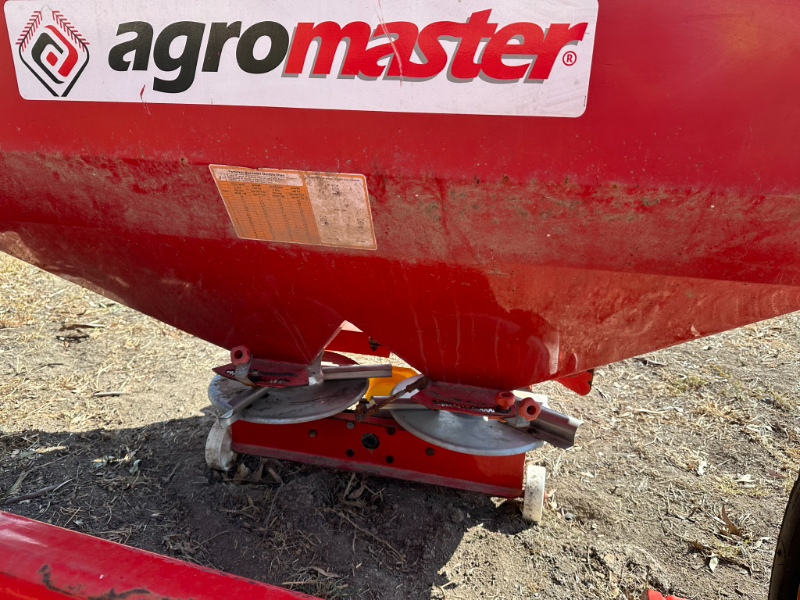 Lot 31 - TWIN DISC SPREADER | AuctionsPlus