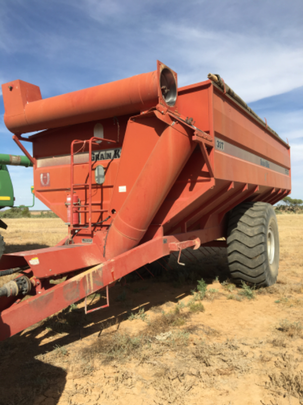 Lot 8 - Grain king Chaser Bin | AuctionsPlus