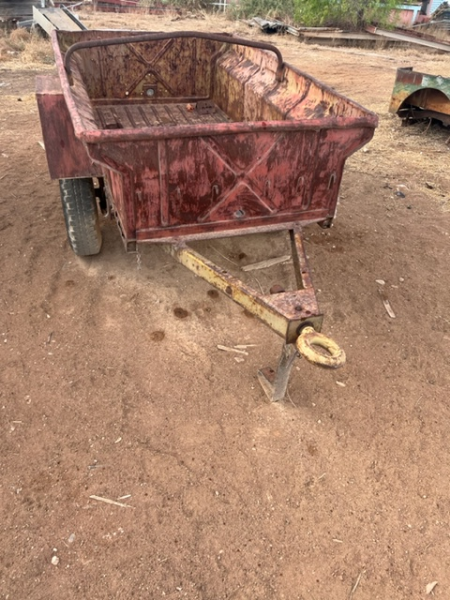 Lot 19 - Willys floating trailer | AuctionsPlus