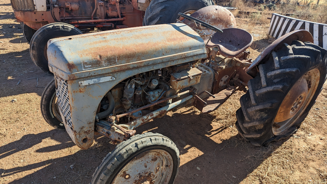 Lot 25 - Massey Ferguson Tractor TE20 | AuctionsPlus
