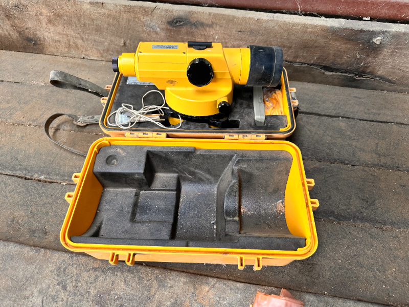 Lot 224 - Topcon Auto Level AT - F2 Unit | AuctionsPlus