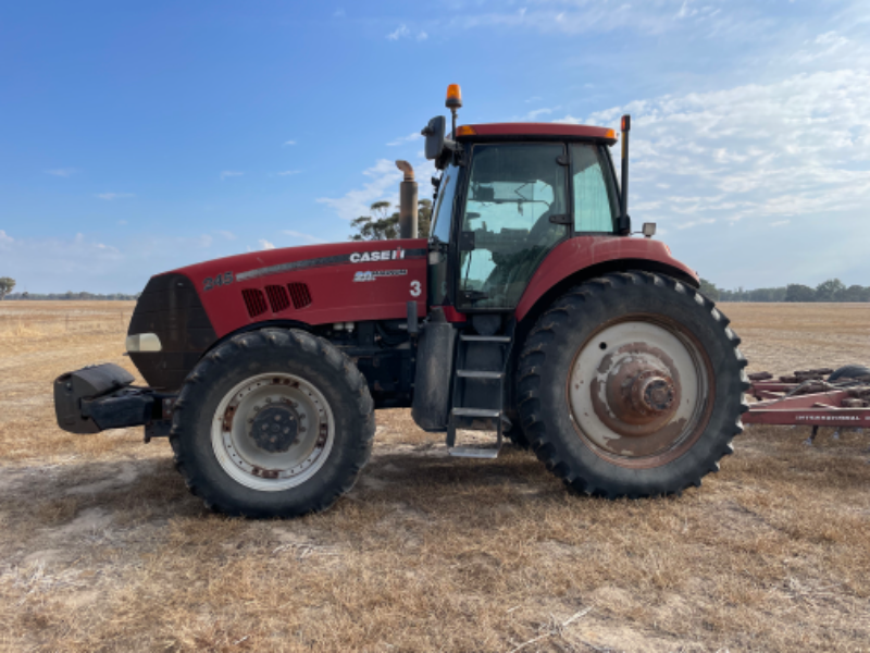 Lot 8 - Case Magnum 245 | AuctionsPlus