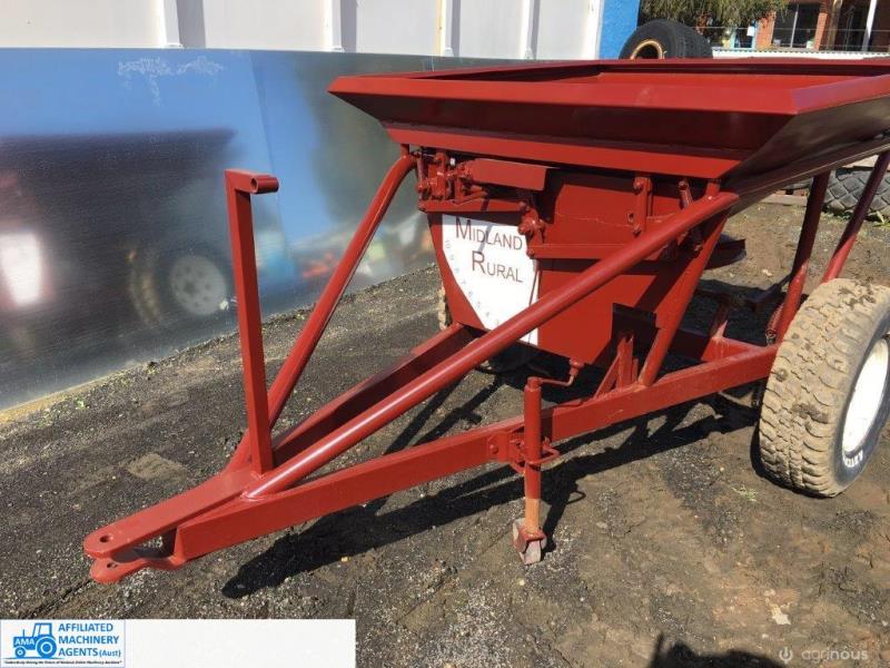 Lot 79 - RED Spreader | AuctionsPlus