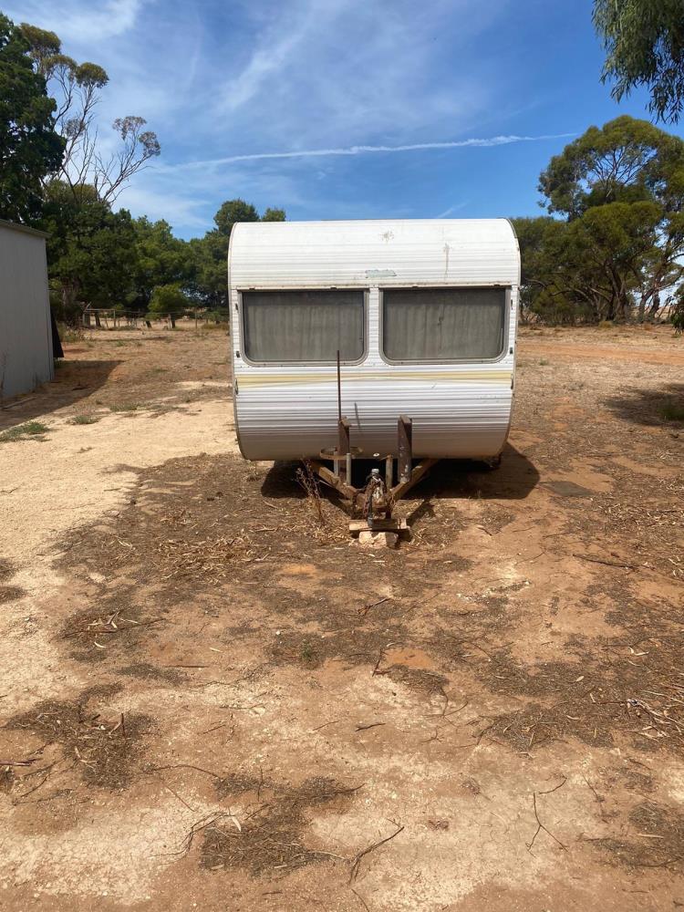 Lot 22 - 16FT caravan | AuctionsPlus