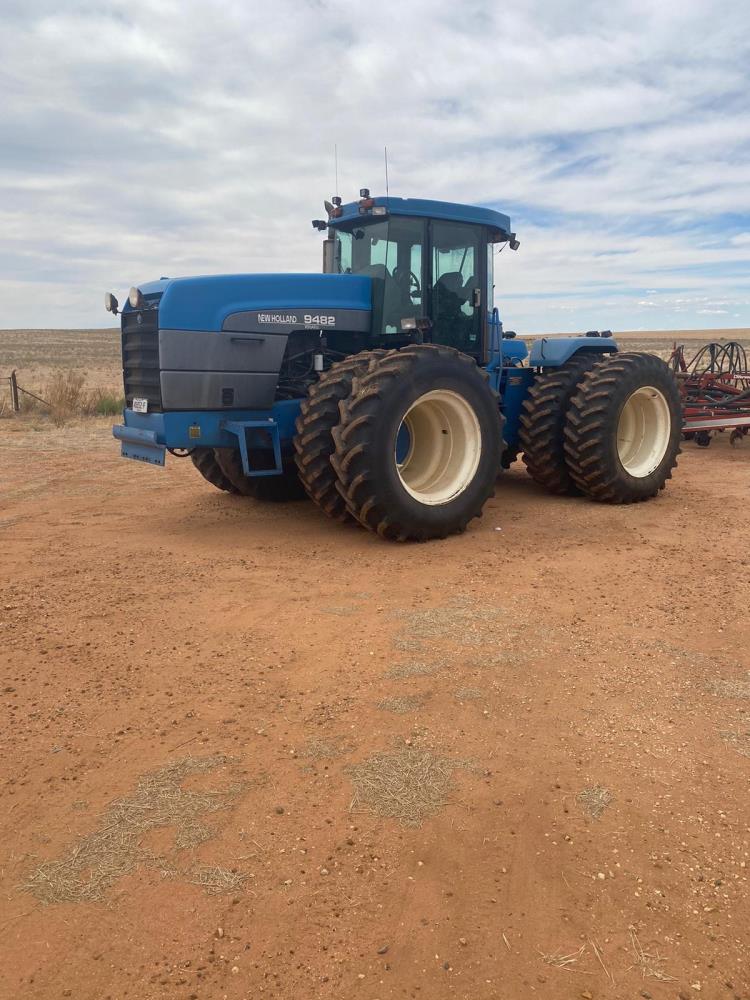 Lot 52 - New Holland versatile tractor 9482 | AuctionsPlus