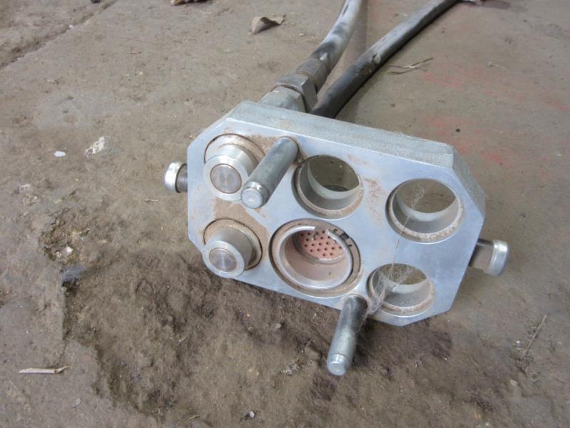 Lot 101 - John Deere Hydraulic Header Coupler | AuctionsPlus