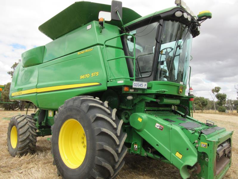 Lot 2 - John Deere 9670 STS Header | AuctionsPlus