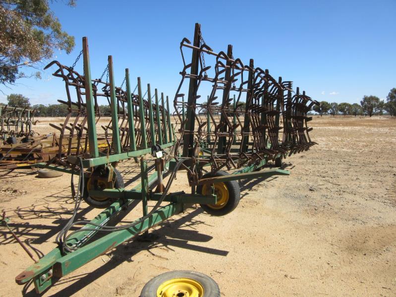 Lot 29 - Horwood Bagshaw Harrow Bar | AuctionsPlus