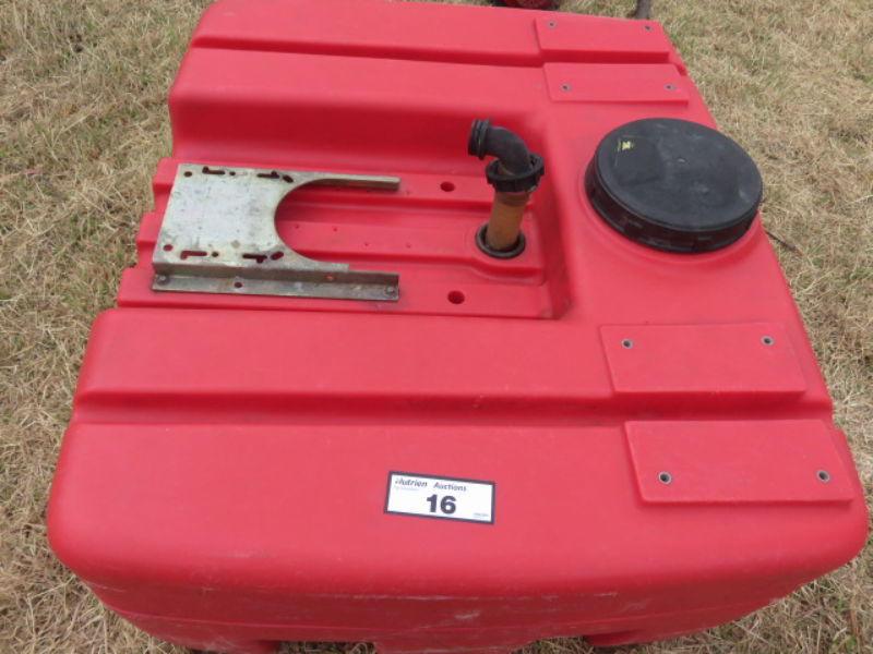 Lot 16 - Silvan 400Ltr Poly Tank | AuctionsPlus