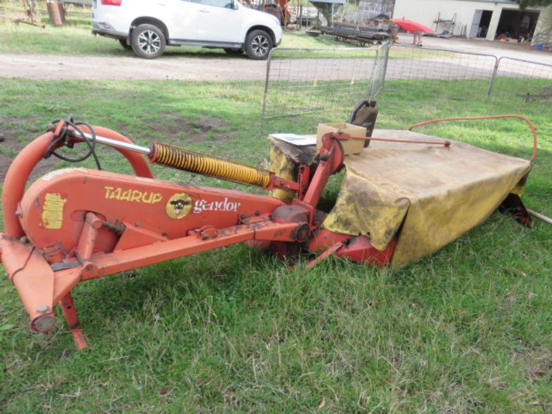 Lot 125 - Taarup 225 5 Disc Mower | AuctionsPlus