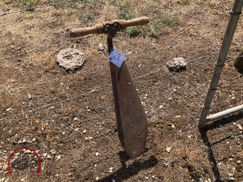 Lot 28 - Silage knife | AuctionsPlus