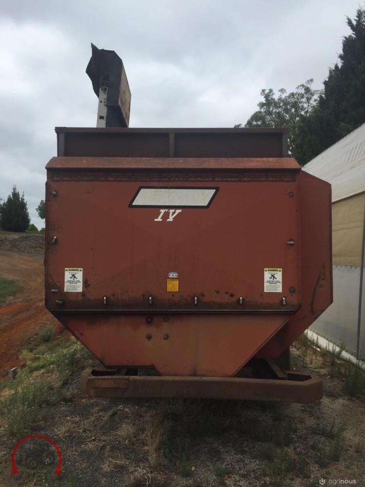Lot 91 - Rotomix 524-15 feed mixer with 4m elevator | AuctionsPlus