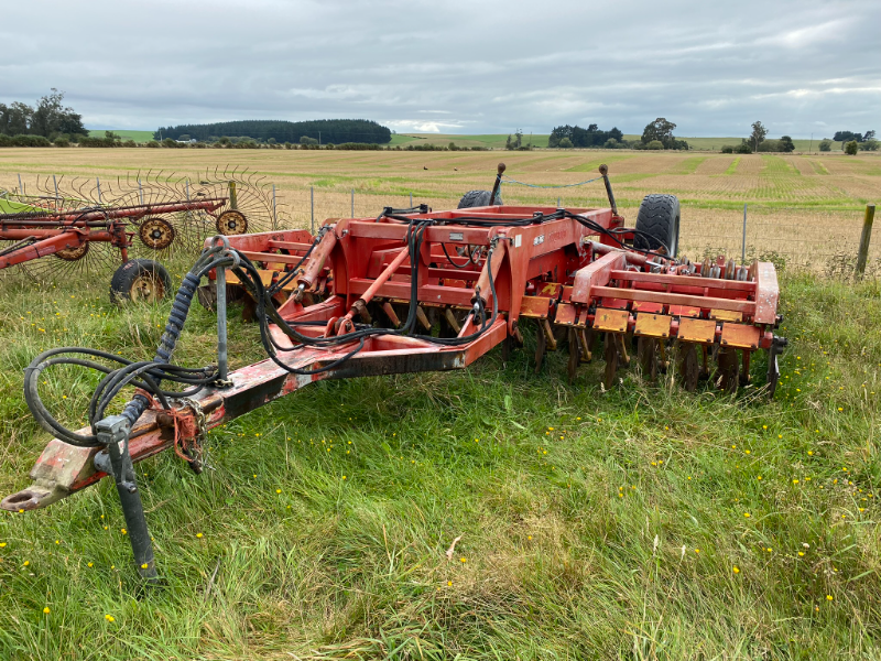 Lot 297 - 2007 Farm Force Disc Leader | AuctionsPlus