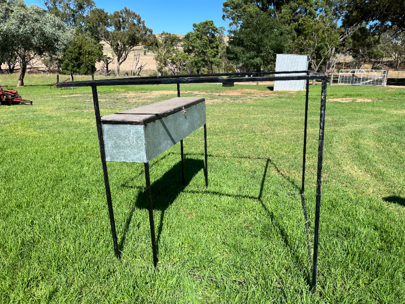 LOT 50 - SHOOTING RACK | AuctionsPlus