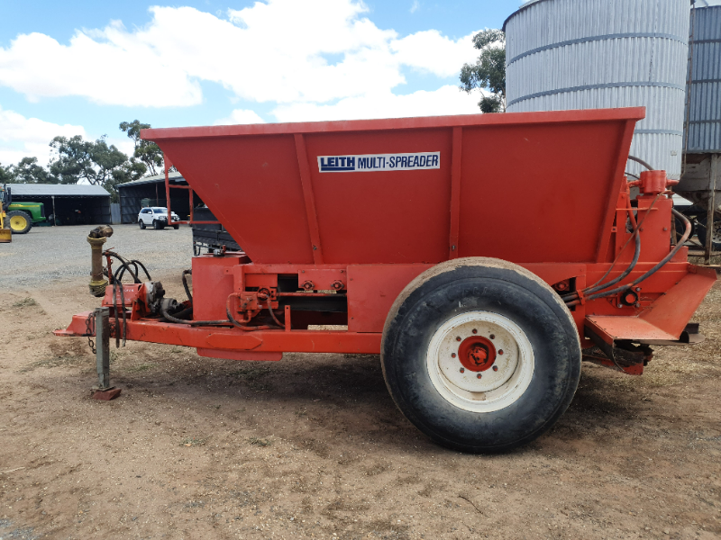 Lot 28 - Leith 4000 gypsum spreader, multi-fert attachment. | AuctionsPlus