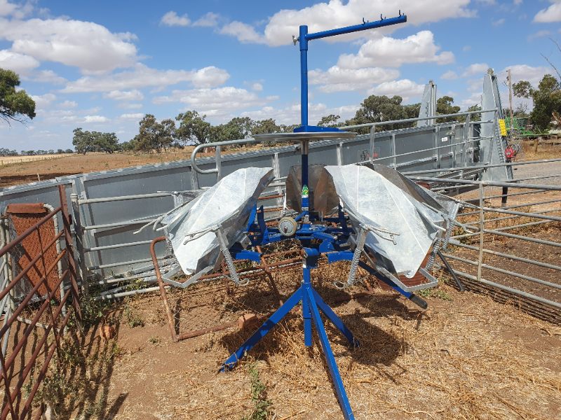 Lot 4 - Harvestaire 5 bucket lamb marking cradle, as new. | AuctionsPlus