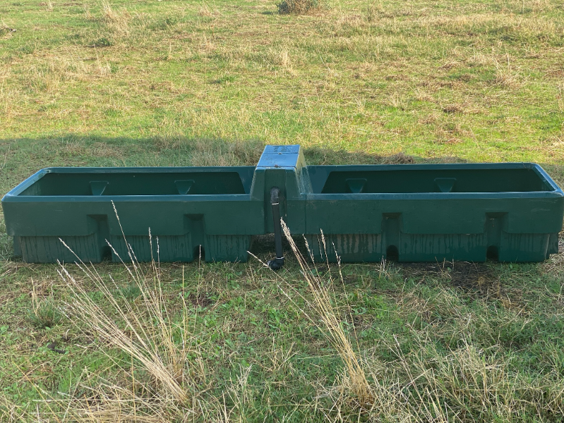 Lot 57 - Polymaster water trough | AuctionsPlus