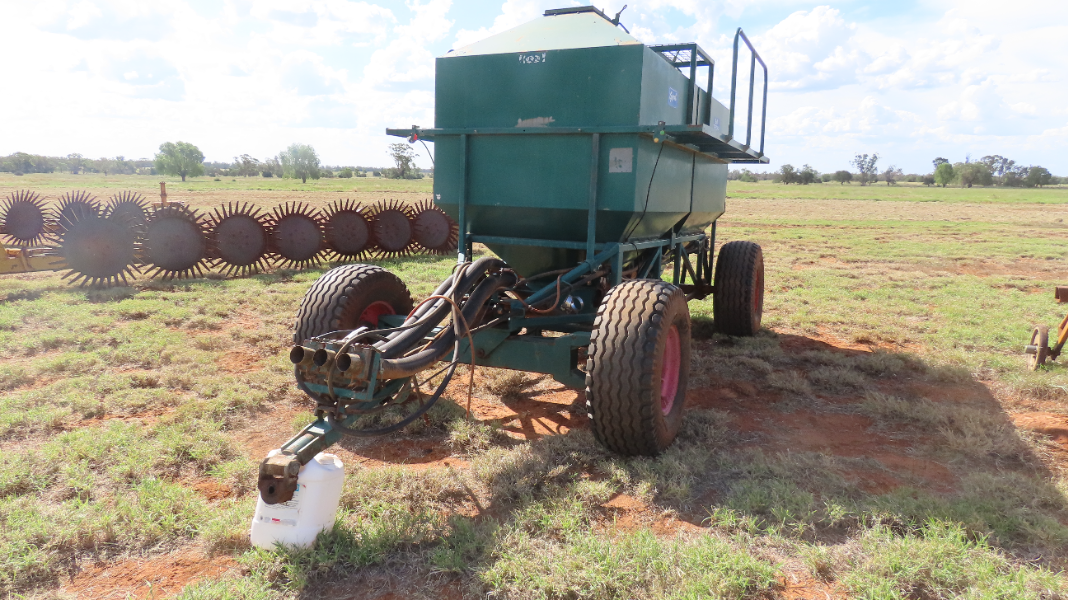LOT 4 - Gyral SR Seed Cart, | AuctionsPlus