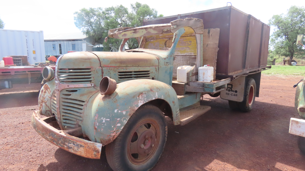 LOT 15 - 1942 Dodge truck converted to tipper, underbody hoist. | AuctionsPlus