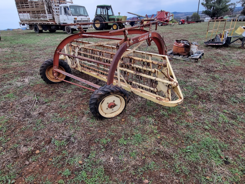 Lot 89 - New Holland Super 56 Rolarbar hay rake | AuctionsPlus