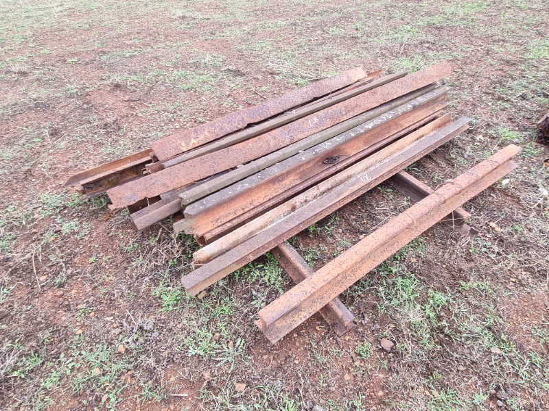 Lot 106 - Railway Iron - Strainer Posts | AuctionsPlus