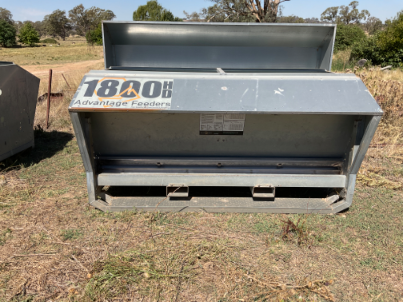 Lot 10 - Advantage Sheep Feeders | AuctionsPlus
