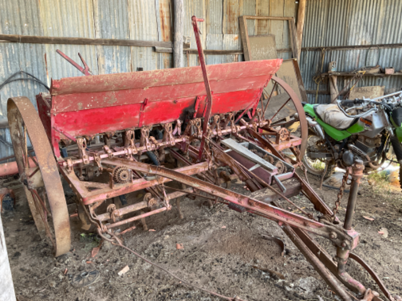 Lot 14 - Sunshine Combine | AuctionsPlus