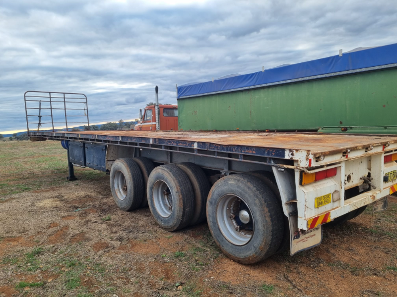 Lot 26 - Lusty Allison Flat top / Convertible Trailer - Tri Axle ...