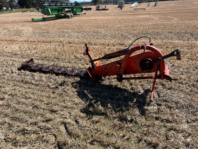 Lot 319 - Taarup 206 Mower | AuctionsPlus