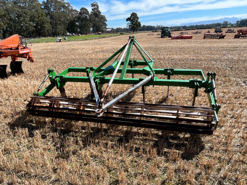 Lot 305 - Talbot Ag 7 leg Subtill | AuctionsPlus