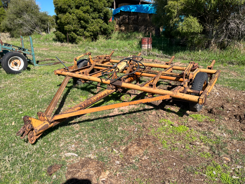 Lot 149 - Chamberlain Chisel Plough | AuctionsPlus
