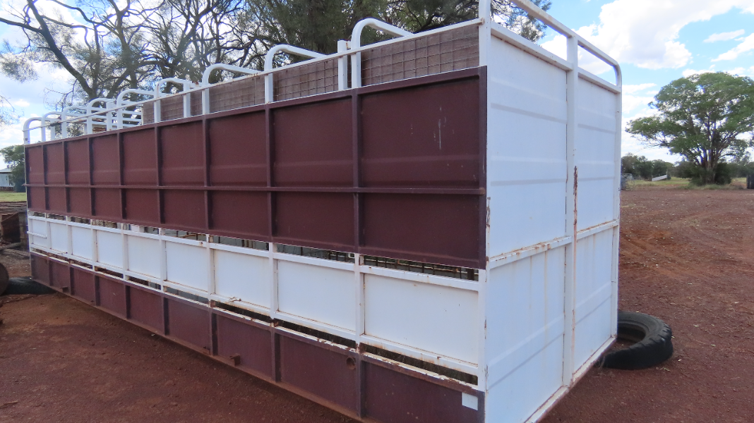 LOT 48 - Stock crate 7.2mt x 2.45mt, rear drop ramp, rear slide gate ...