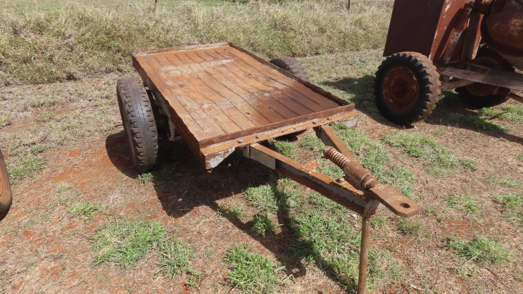 LOT 56 - Single axle army trailer | AuctionsPlus