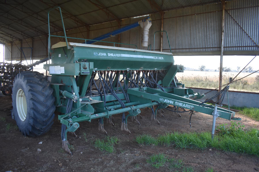 Lot 146 - John Shearer 27 run direct drill combine | AuctionsPlus