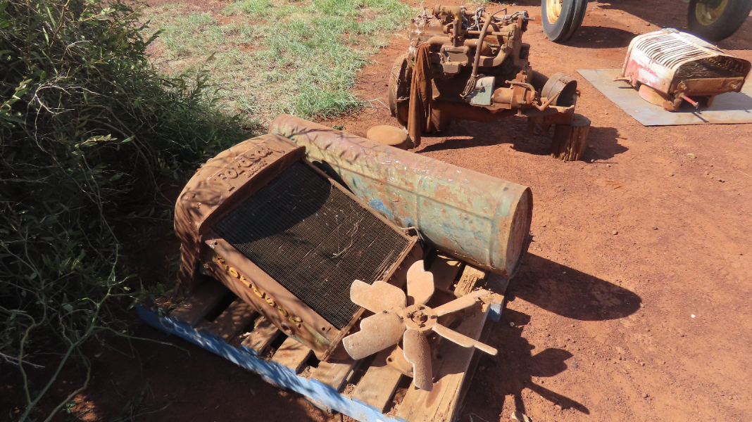 LOT 102 - E27 Fordson motor, fuel tank, air cleaner, water pump ...