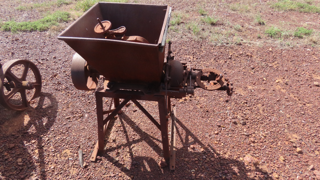 LOT 93 - Old grain cracker | AuctionsPlus