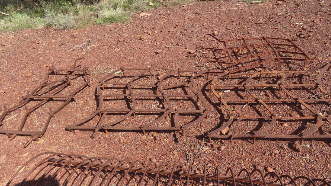 LOT 96 - Vintage diamond harrows | AuctionsPlus