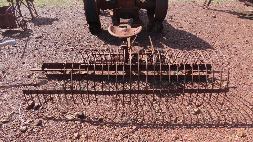 LOT 97 - Horse draw hay rake | AuctionsPlus