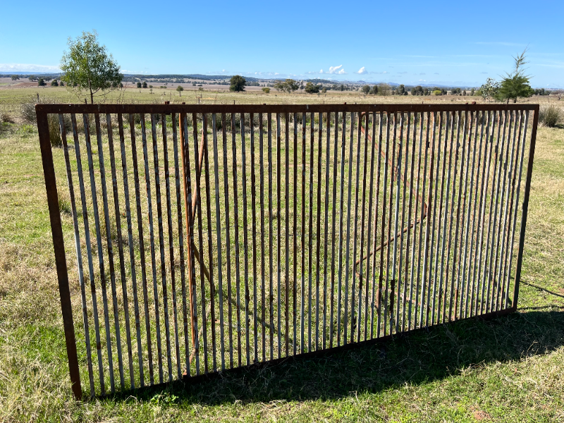 Lot 71 - Steel Wool Table | AuctionsPlus