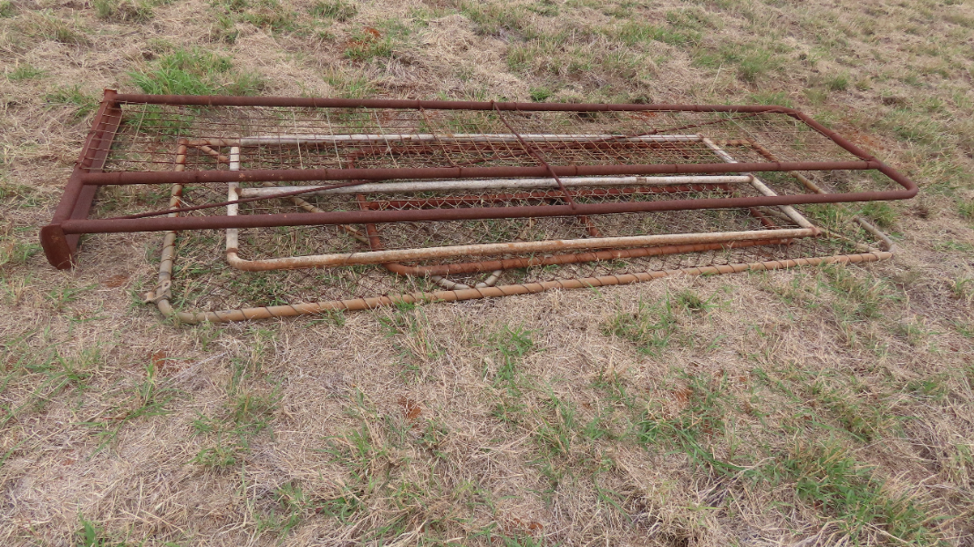 LOT 75 - Qty old farm gates | AuctionsPlus