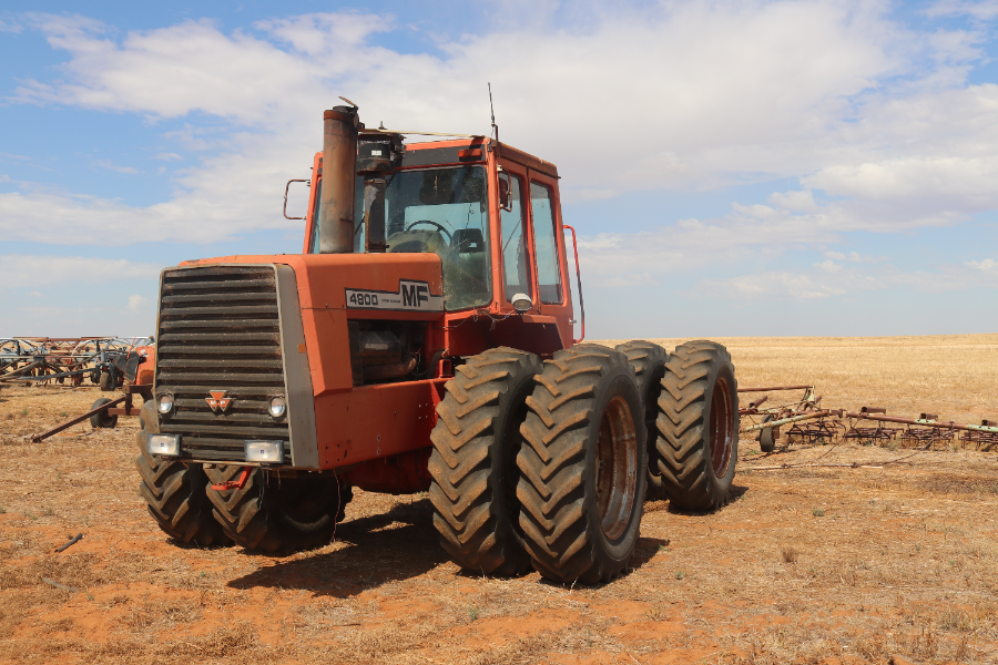 Lot 1 - Massey Ferguson 4800 tractor. | AuctionsPlus