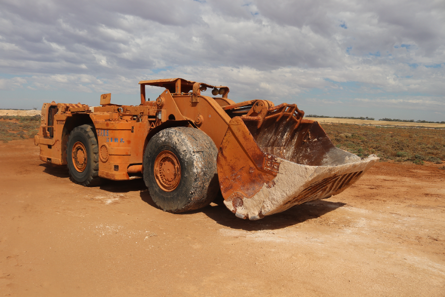 Lot 3 - Toro 500D/CAT underground loader. | AuctionsPlus